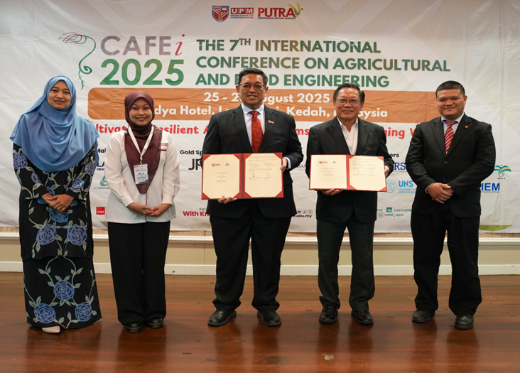 Figure 3: MoU exchange between UPM and IPMA Industry Sdn. Bhd.